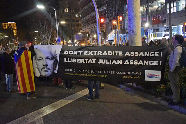 Australian Assange Campaign, Red Books Day, Rally Magazine & invisible ...