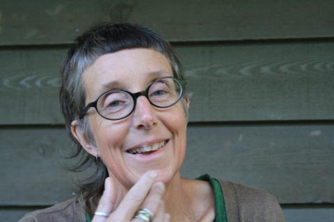 Robyn Annear - Op shops and Capitalism | 3CR Community Radio